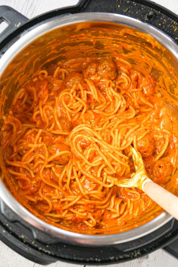 Instant Pot Cheesy Spaghetti and Meatballs - THIS IS NOT DIET FOOD
